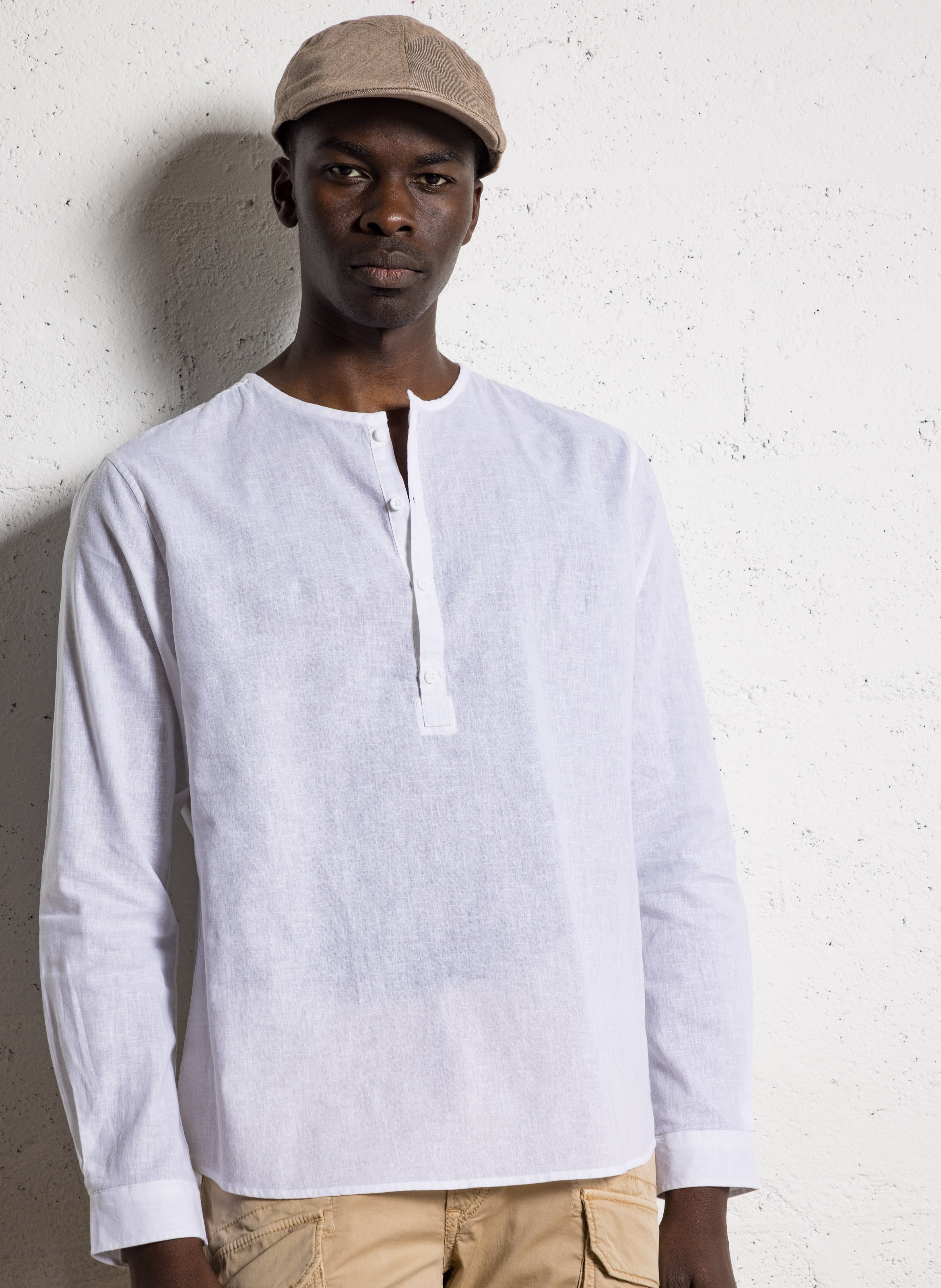 Chemise col rond en lin mélangé Natis White Le Temps Des Cerises ...