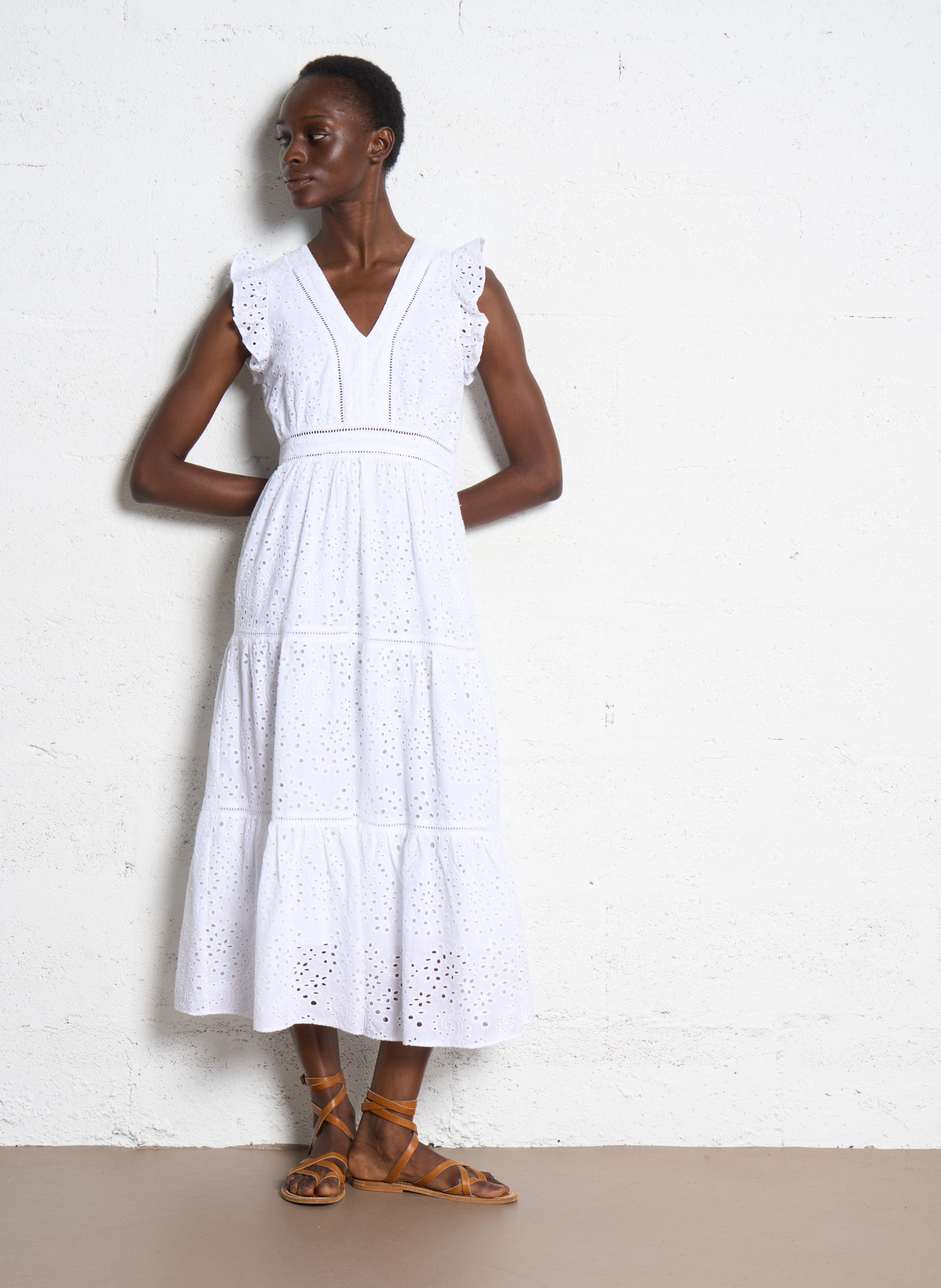 Robe longue en coton brodé Rivaka Blanc Sud express - Femme 36648 ...