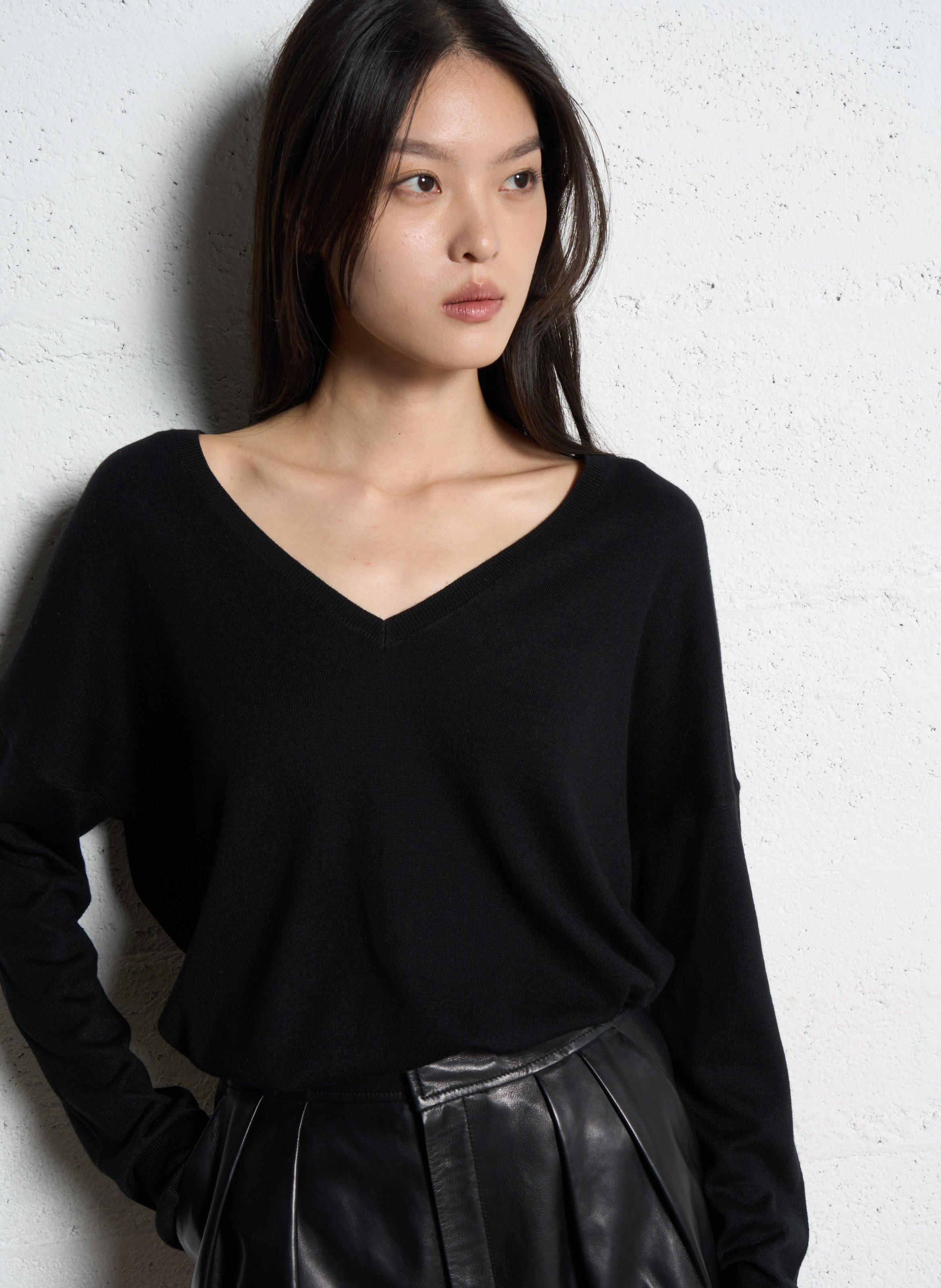 Straight v-neck knit sweater Noir Ikks - Women B218595 | Place des ...